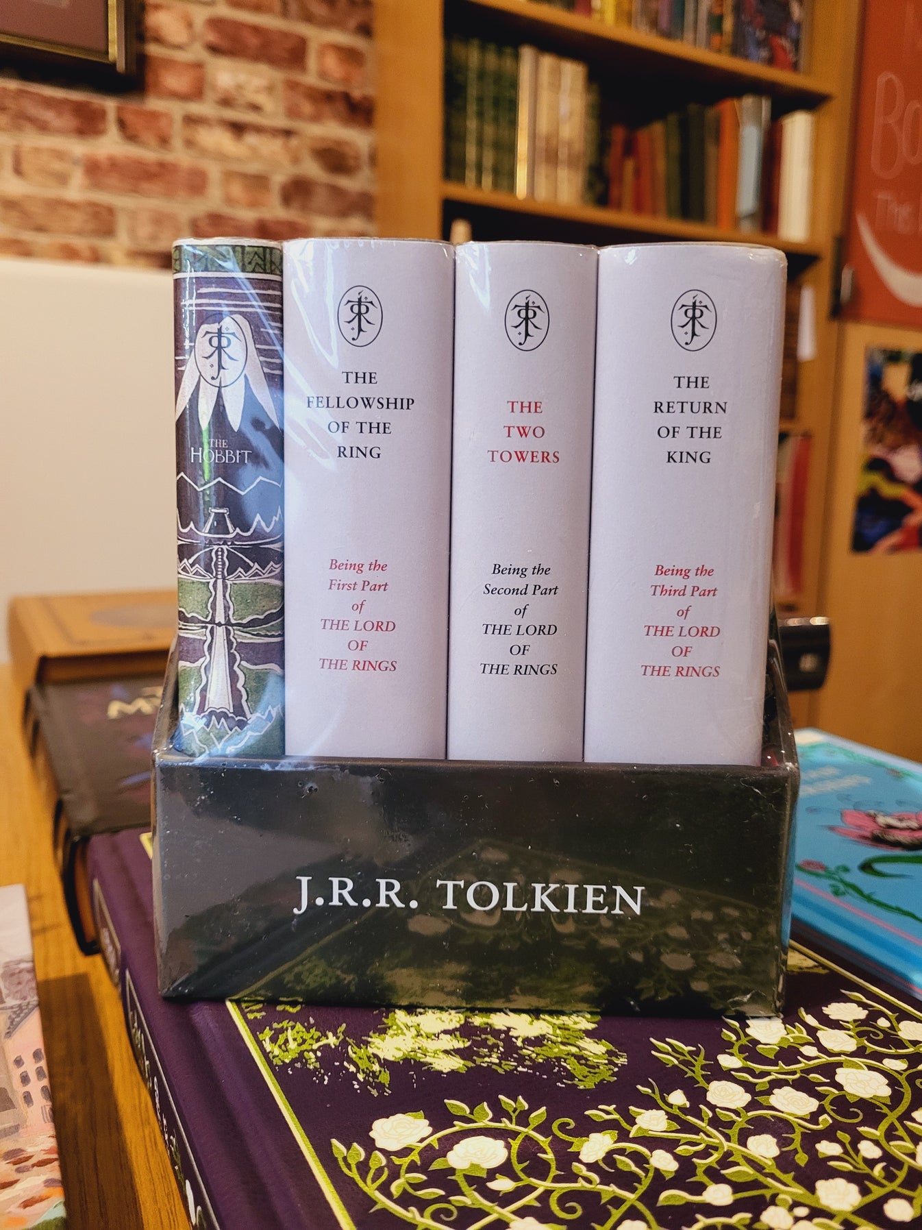 The Hobbit & The Lord of the Rings Gift Set: A Middle Earth Treasury ...